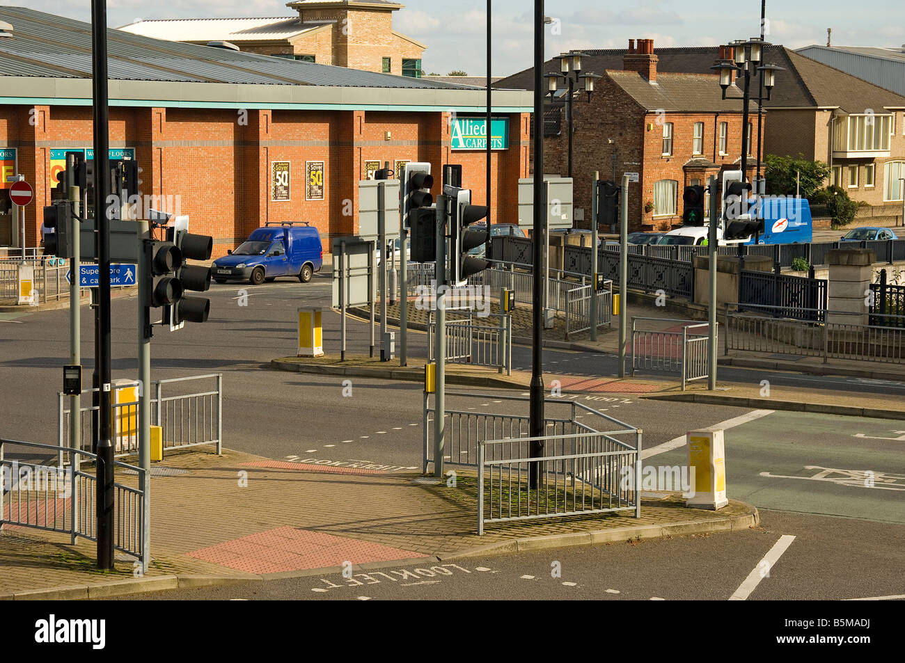 Road junction traffic lights hi-res stock photography and images - Alamy