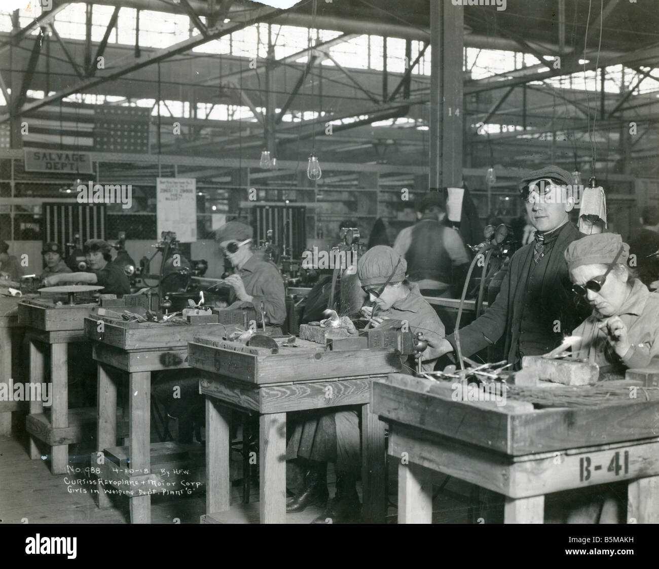 2 G55 W2 1918 21 WWI USA Women welding Photo 1918 History World War I ...
