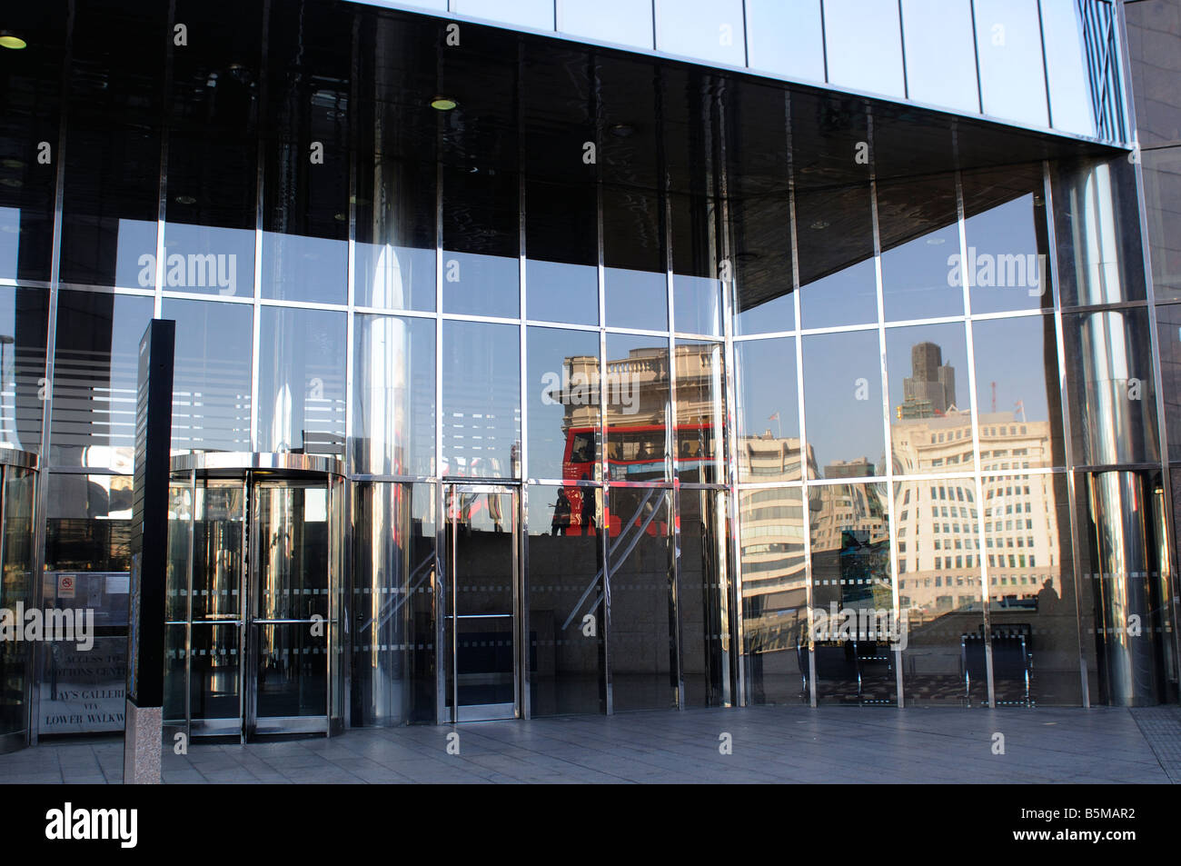Number 1 london bridge building hi-res stock photography and images - Alamy