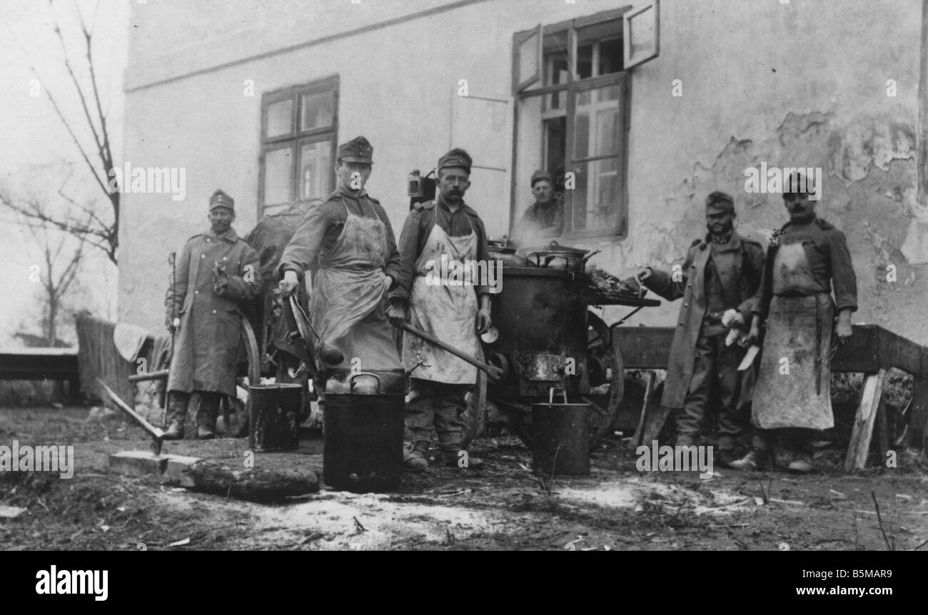 Army field kitchen hi-res stock photography and images - Alamy