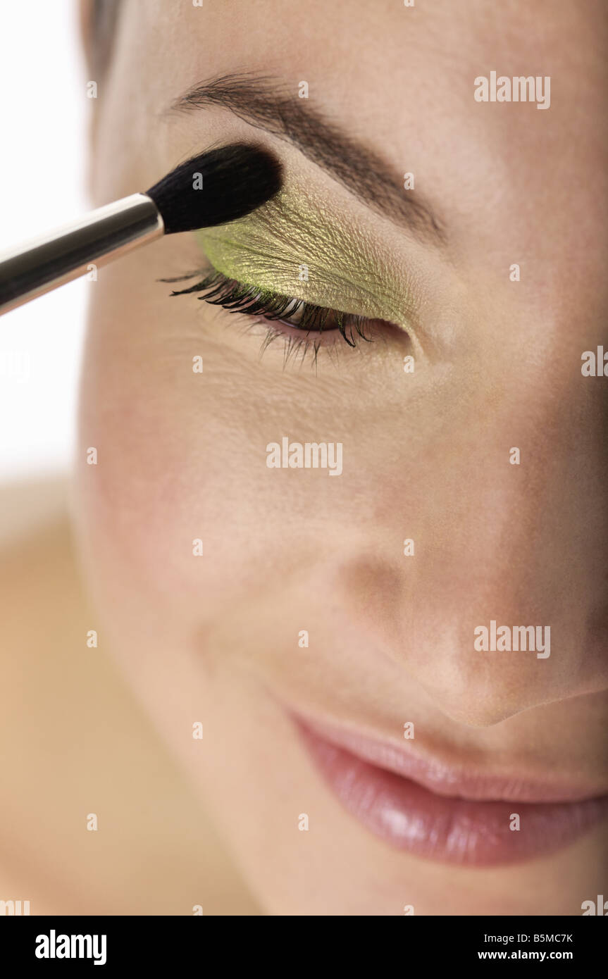 A woman having eyeshadow applied with a brush Stock Photo - Alamy