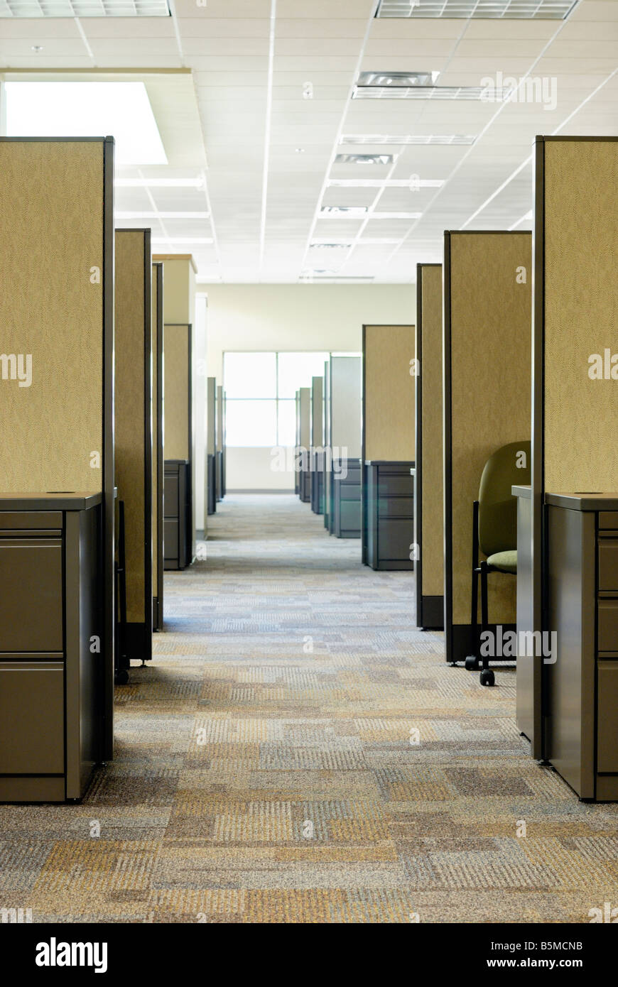 Empty cubicles office hi-res stock photography and images - Alamy