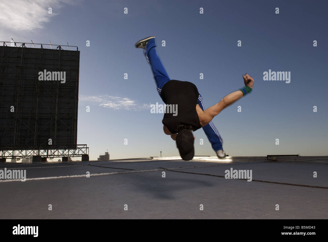 Break dancing boys hi-res stock photography and images - Alamy