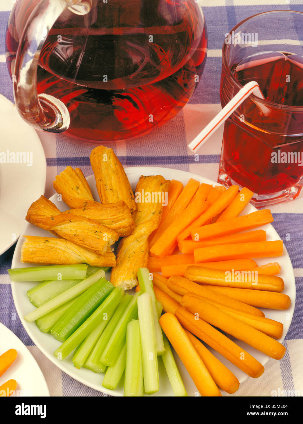 Kids mealtime hi-res stock photography and images - Alamy