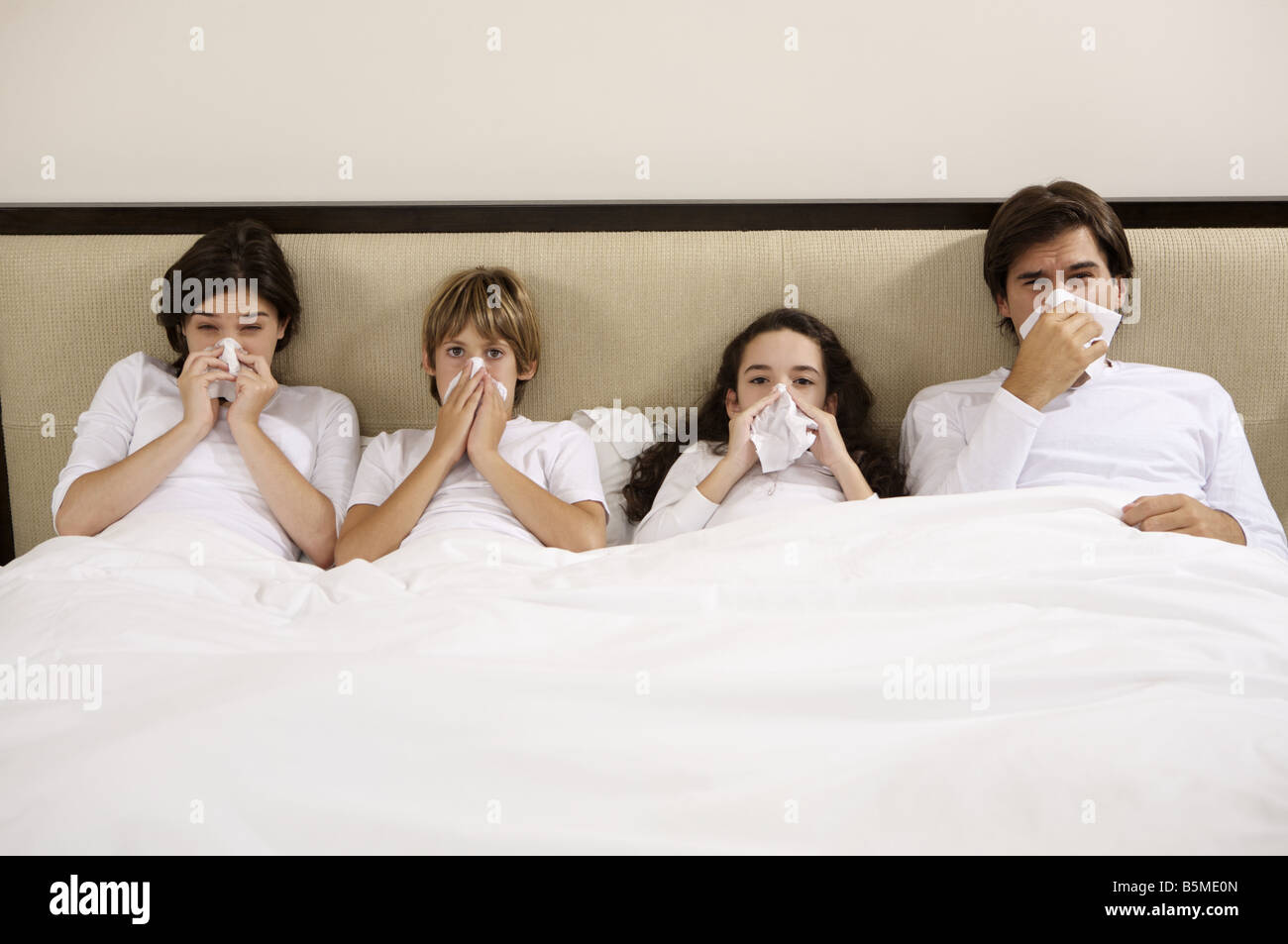 Family group posed in hi-res stock photography and images - Alamy