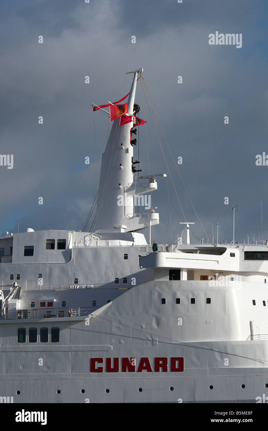 The qe2 hi-res stock photography and images - Alamy
