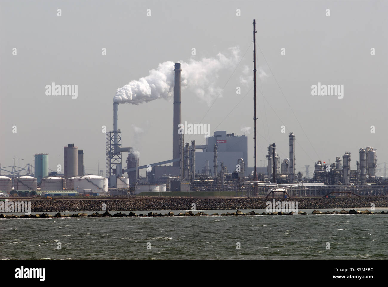 Shell refinery holland hi-res stock photography and images - Alamy
