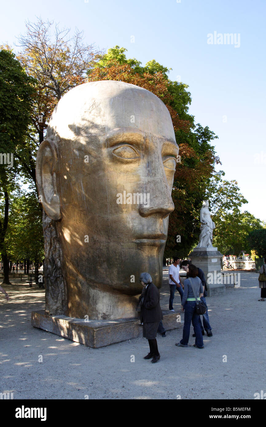 Giant head hi-res stock photography and images - Alamy