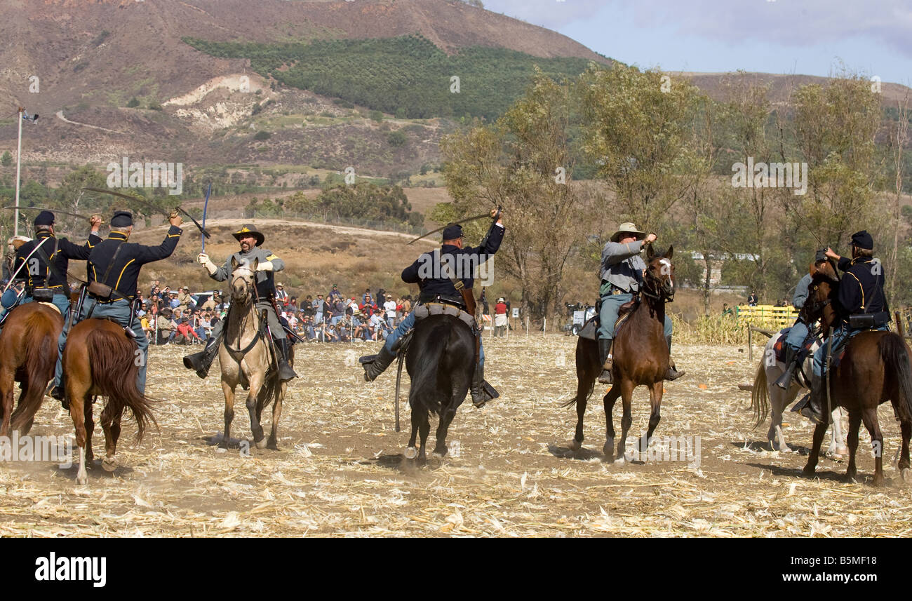 People watching civil war battle hi-res stock photography and images ...