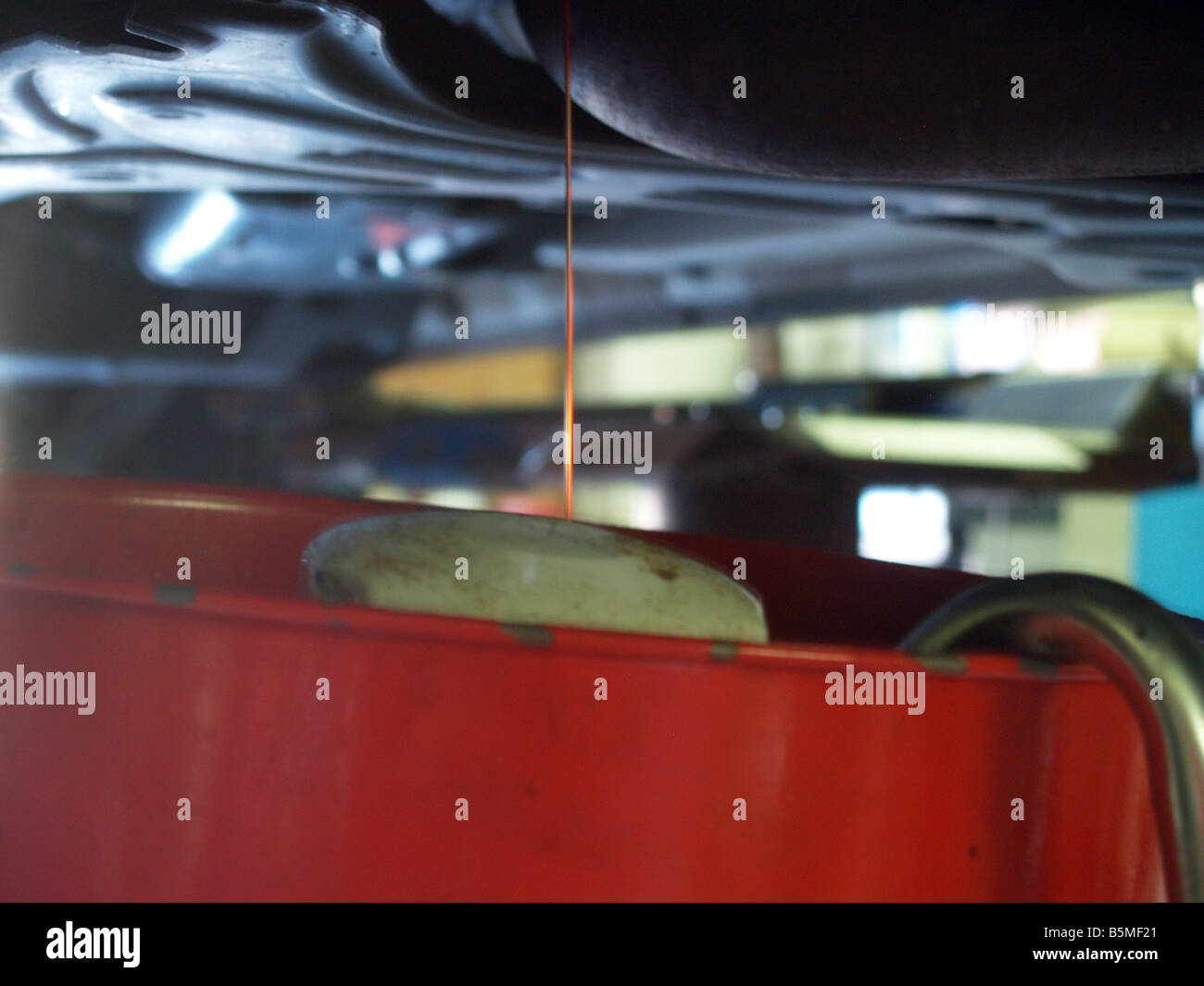 Auto mechanic shop Stock Photo - Alamy