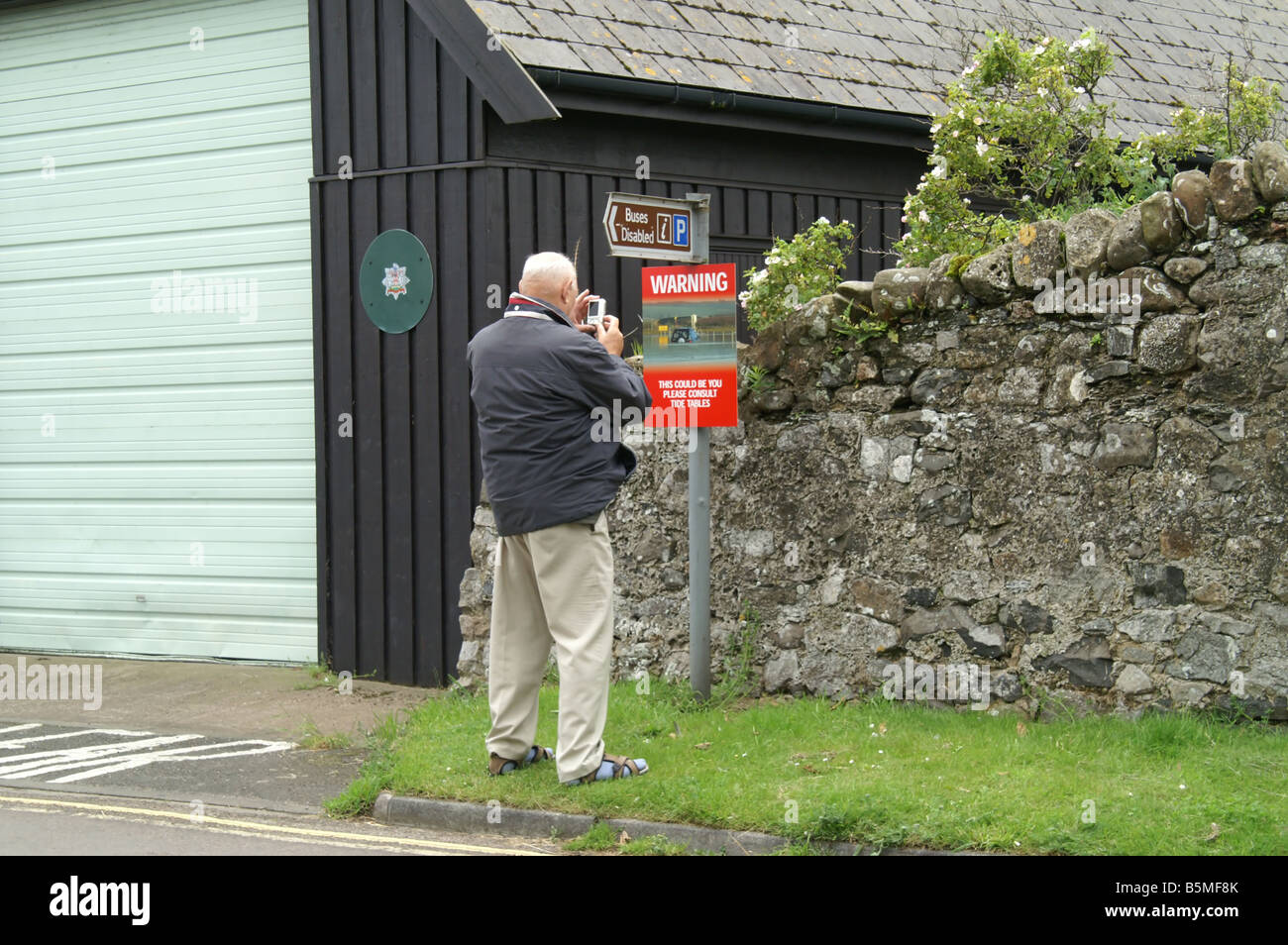 Tide sign hi-res stock photography and images - Alamy