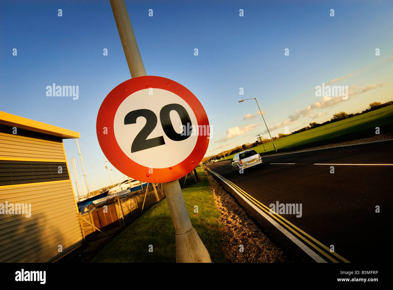 20mph speed sign Stock Photo - Alamy