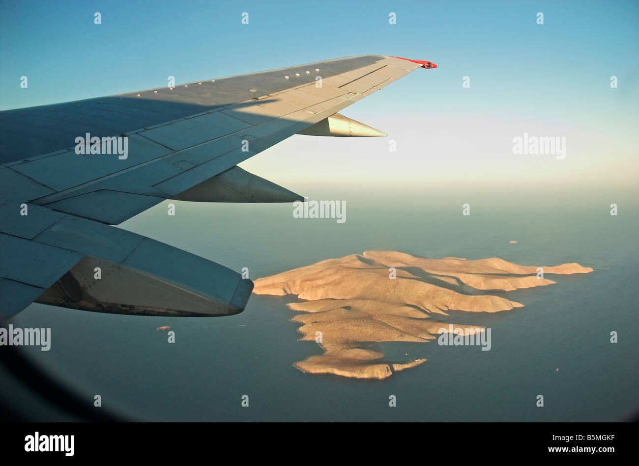 Wing of aircraft in flight Stock Photo - Alamy