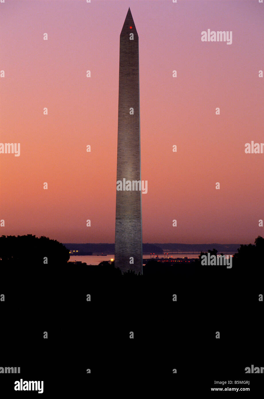 Washington dc illuminated monuments hi-res stock photography and images ...