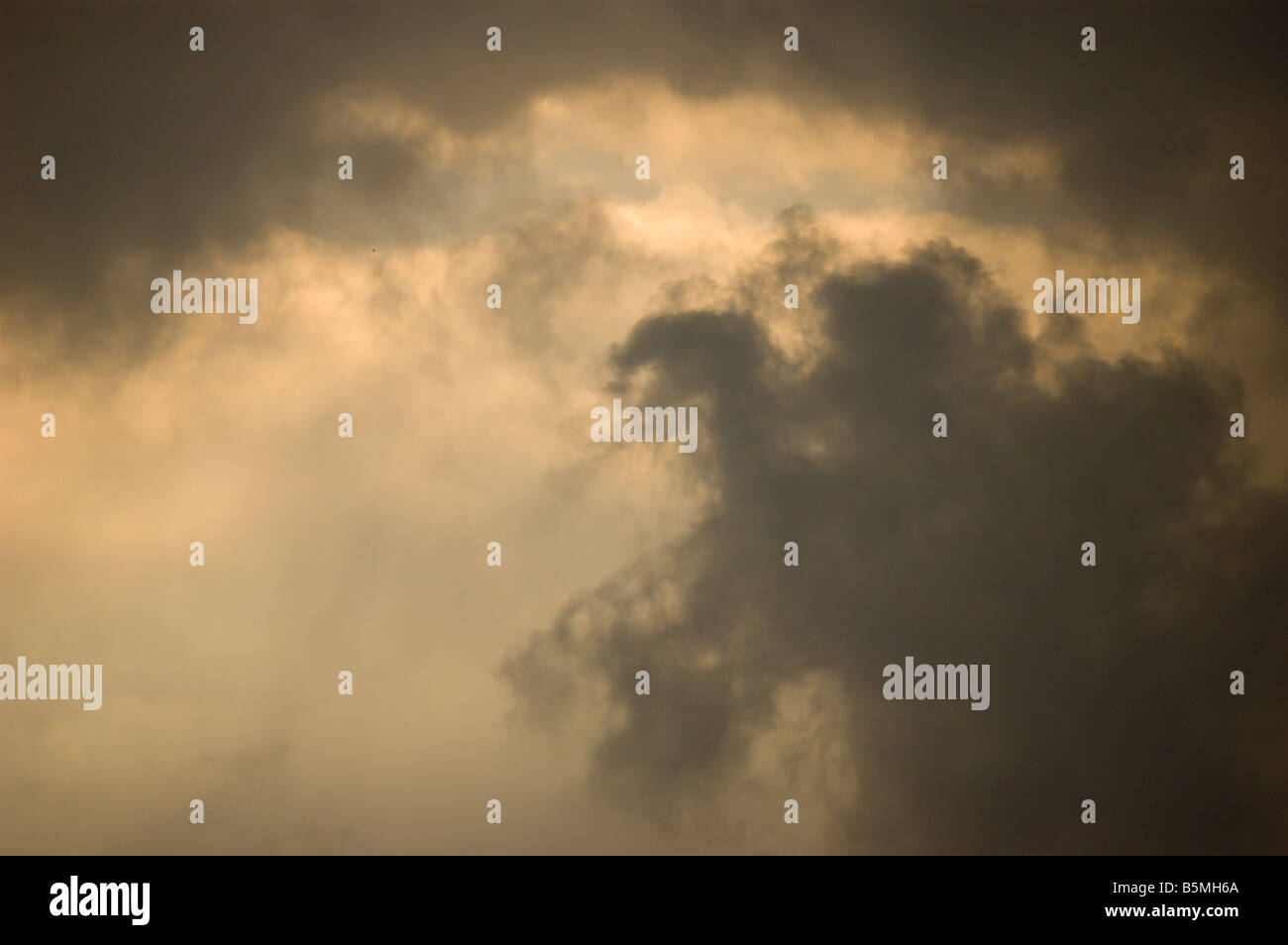 Dramatic pic hi-res stock photography and images - Alamy