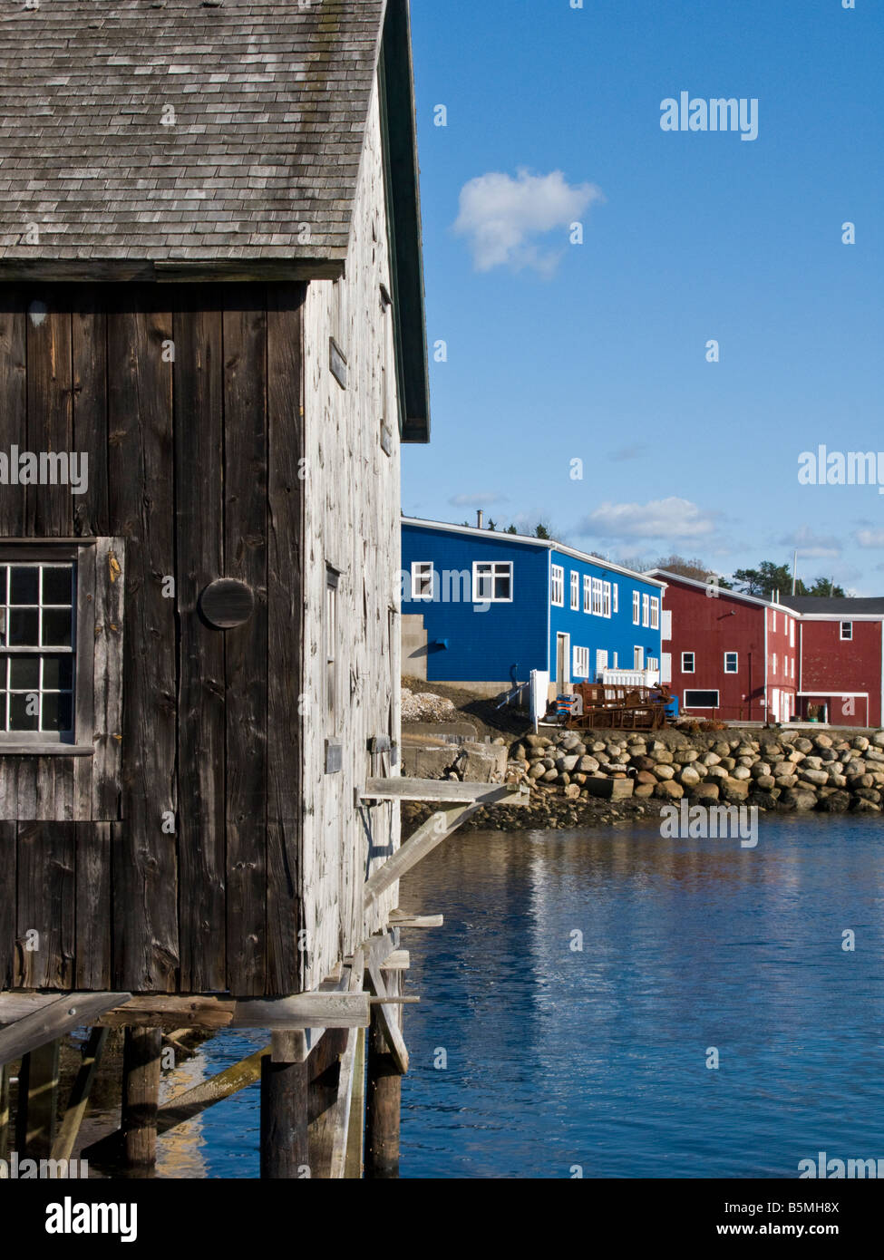 Clapboard building lunenburg hi-res stock photography and images - Alamy