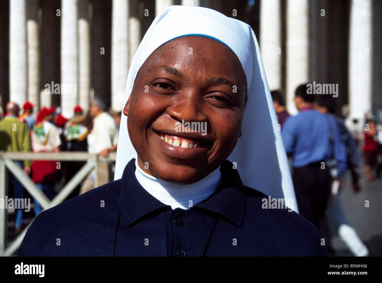 Nuns vatican square hi-res stock photography and images - Alamy