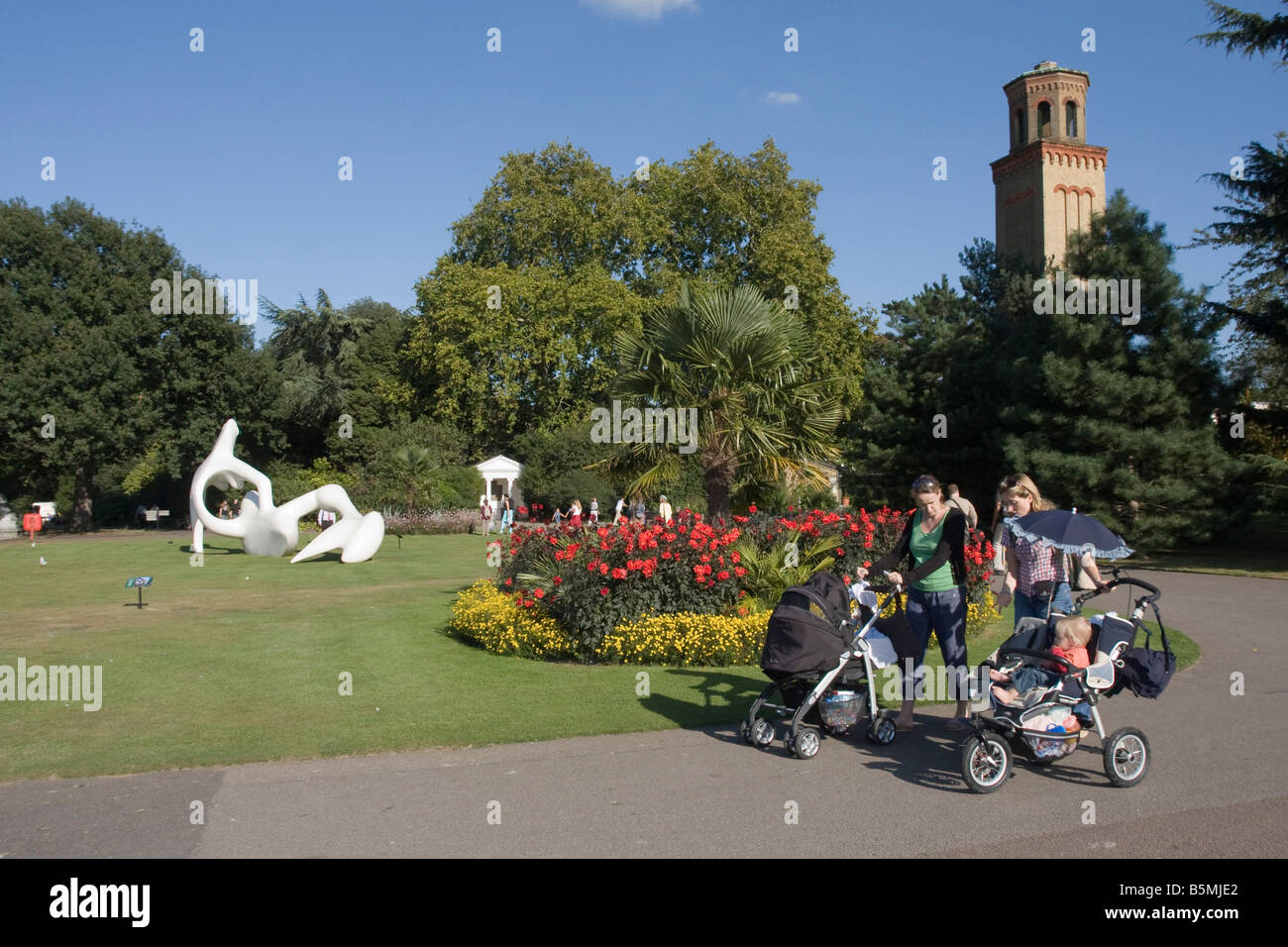 Kew gardens palm house children hi-res stock photography and images - Alamy