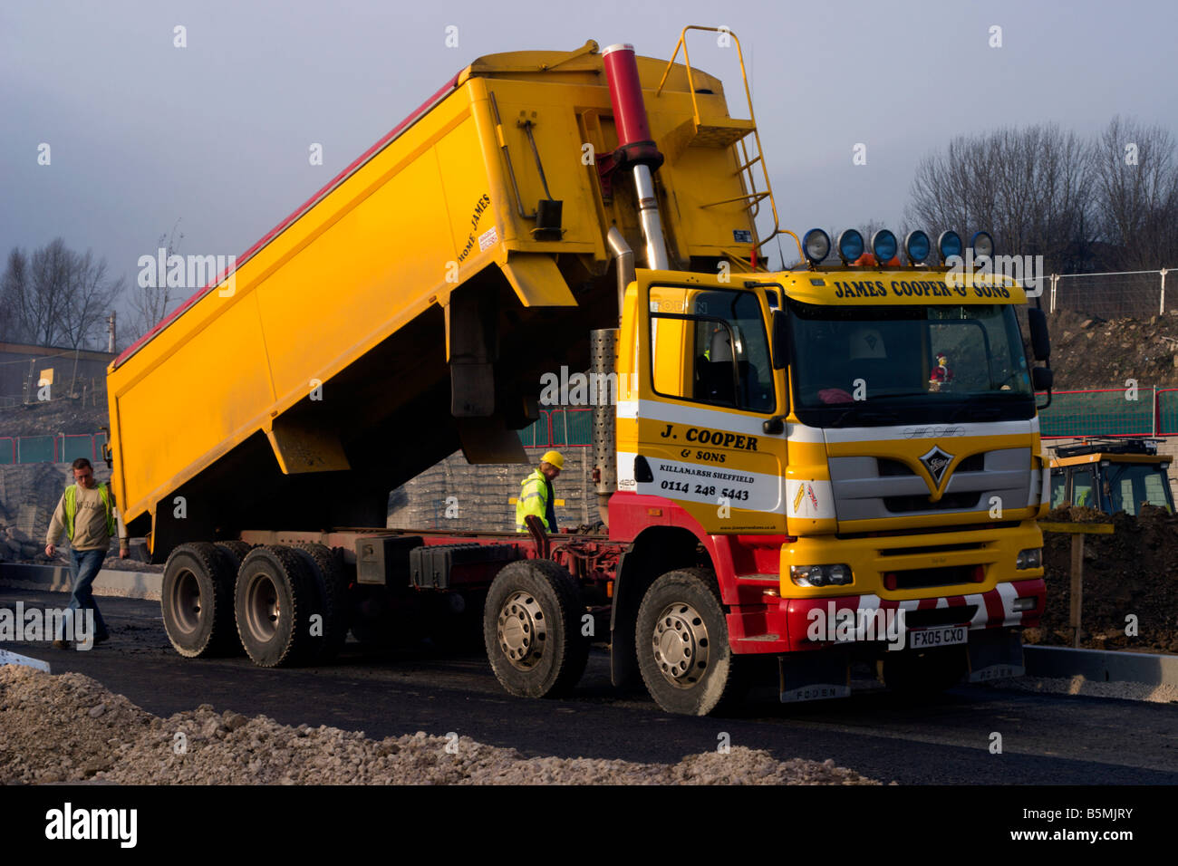Tipper truck hi-res stock photography and images - Alamy
