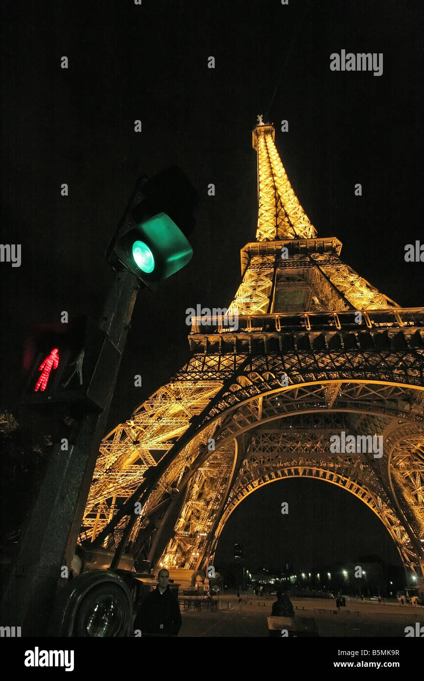 traffic lights and eiffel tower at night, Paris, france Stock Photo - Alamy
