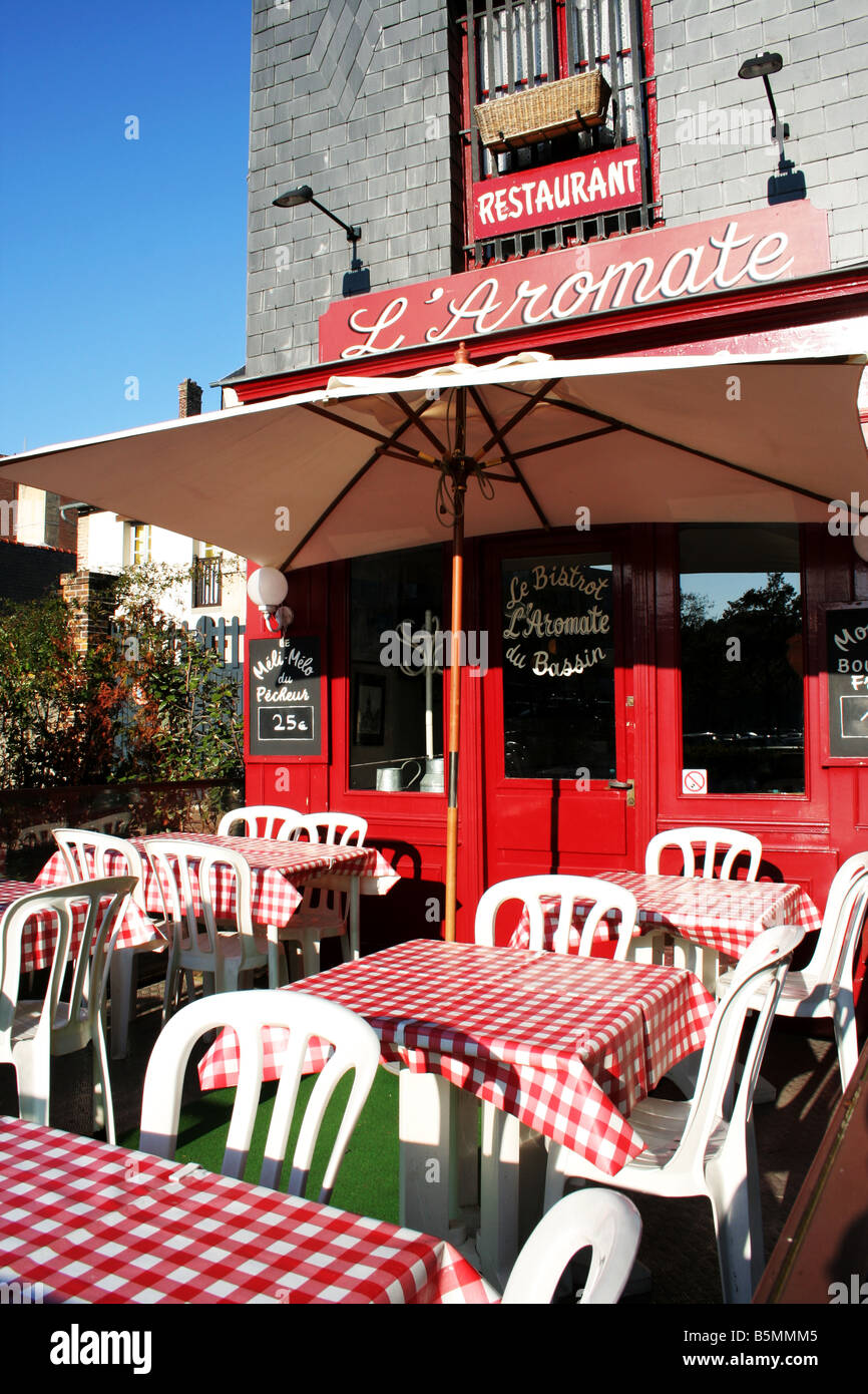 A typical French bistro Stock Photo - Alamy