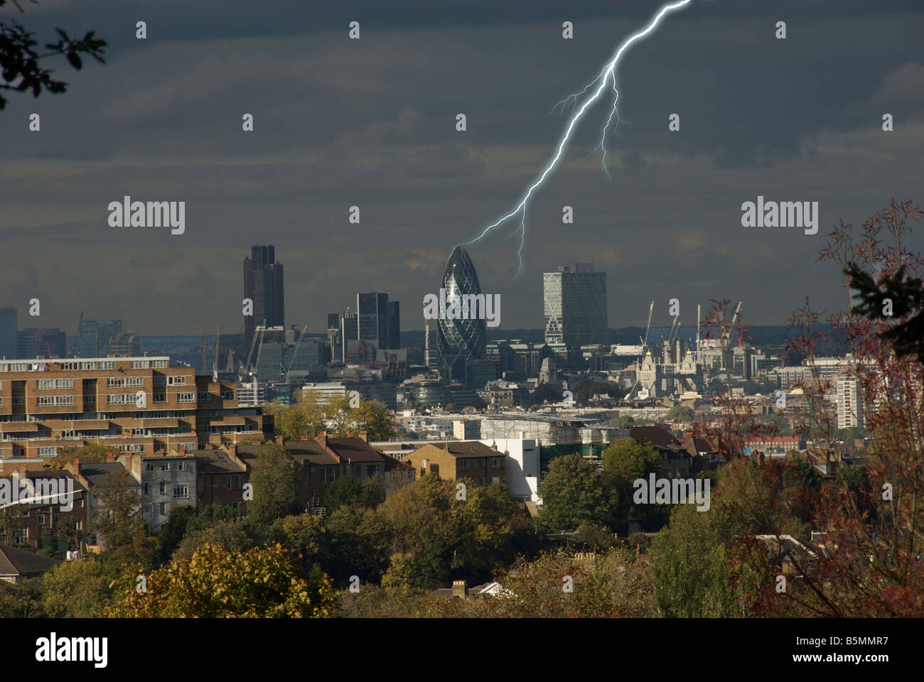 London lightning hi-res stock photography and images - Alamy
