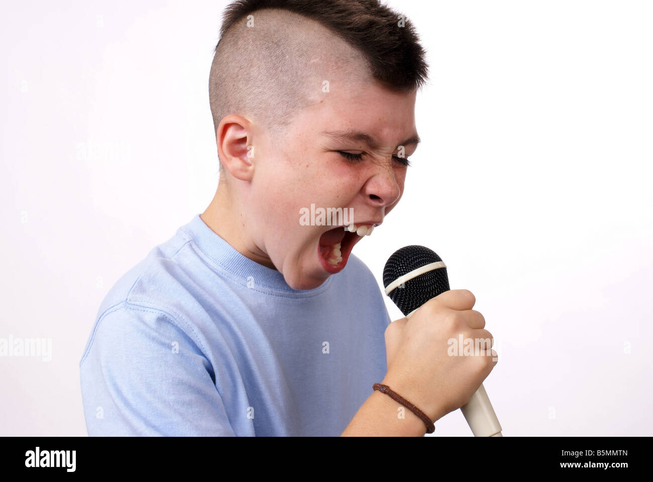 Screaming shouting singing yelling hi-res stock photography and images ...
