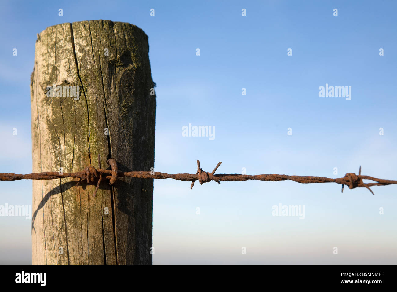 Post and rail fencing hi-res stock photography and images - Alamy