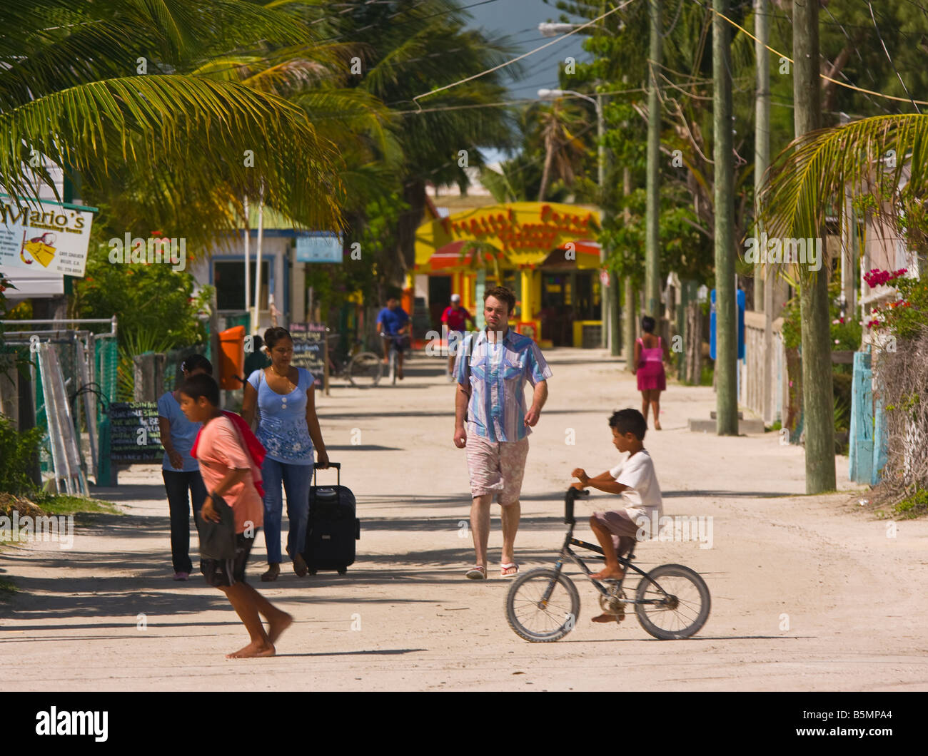 CAYE CAULKER BELIZE Tourists and locals on street Stock Photo - Alamy