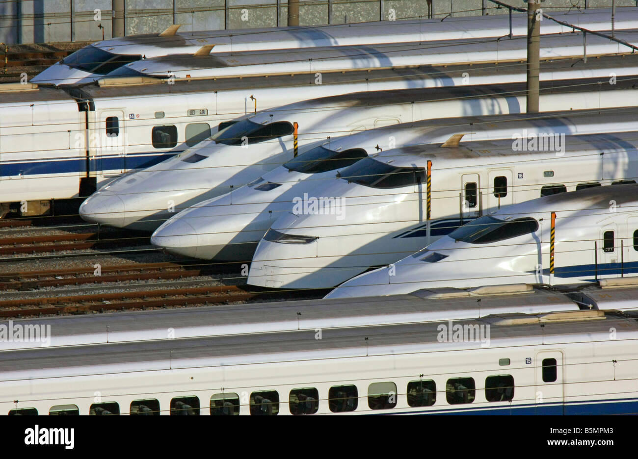 Bullet train at tokyo station hi-res stock photography and images - Alamy