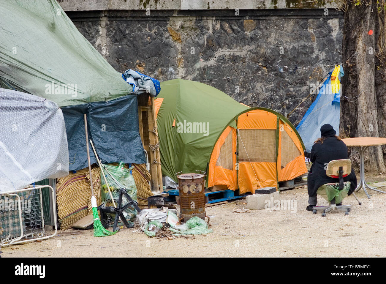 Camping in france paris hi-res stock photography and images - Alamy