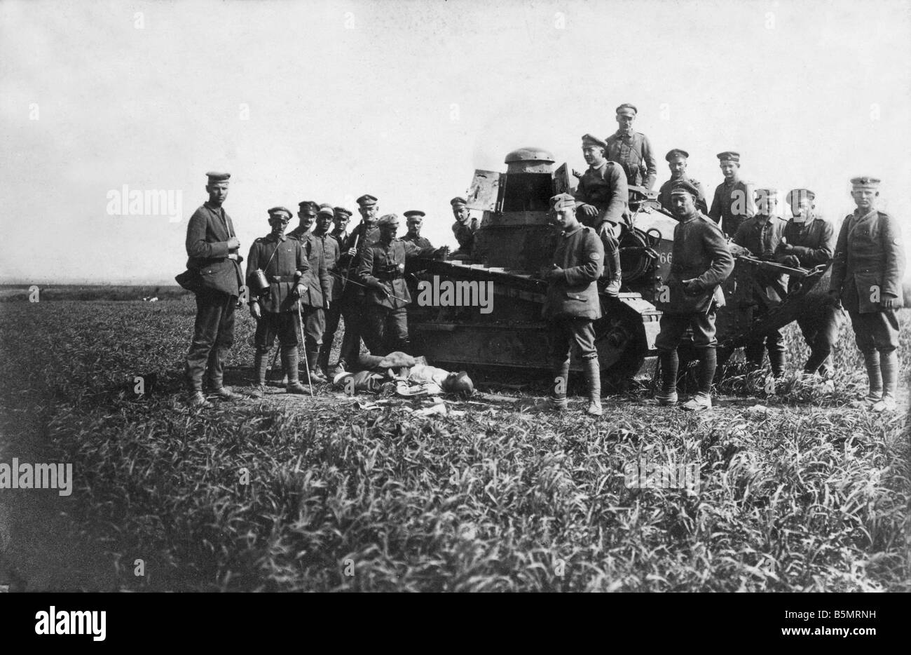 9 1918 5 31 A1 1 Ger soldiers by Fr tank 31 5 1918 World War 1 Western ...