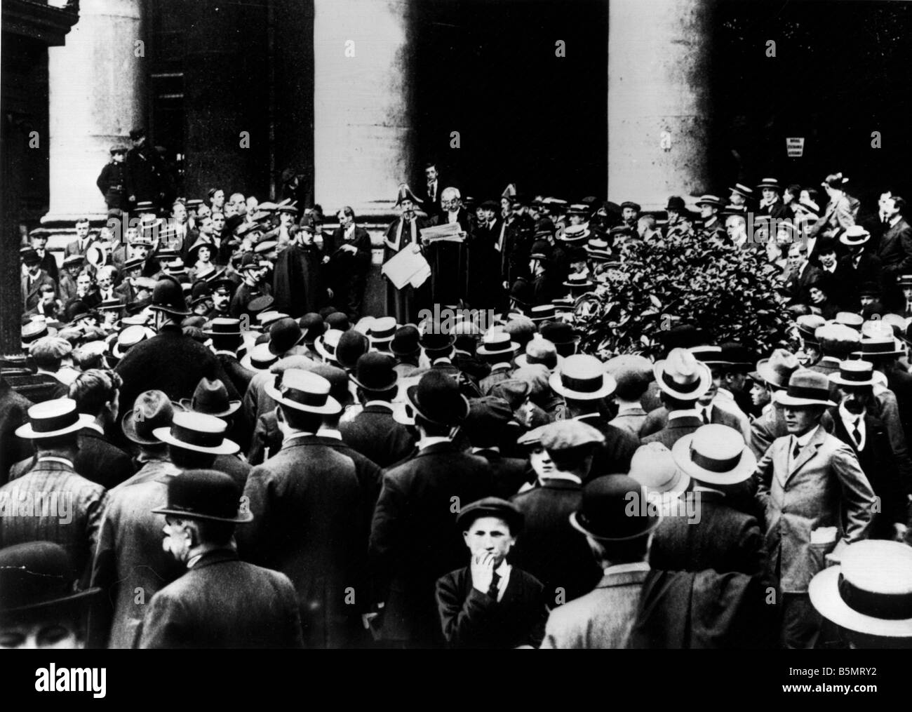 Declaration of war 1914 hi-res stock photography and images - Alamy