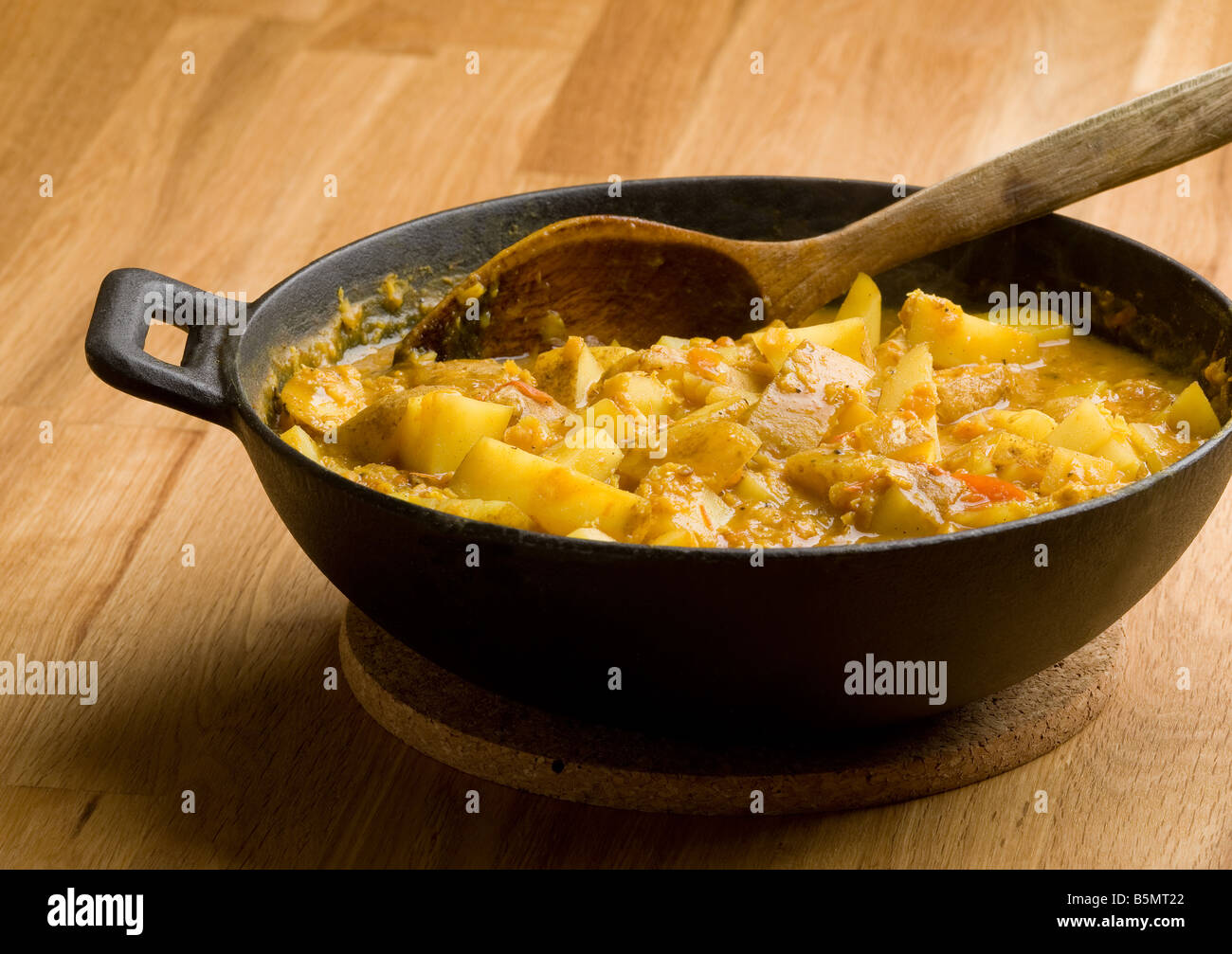 An indian vegetarian curry Dhaal Aloo Stock Photo - Alamy