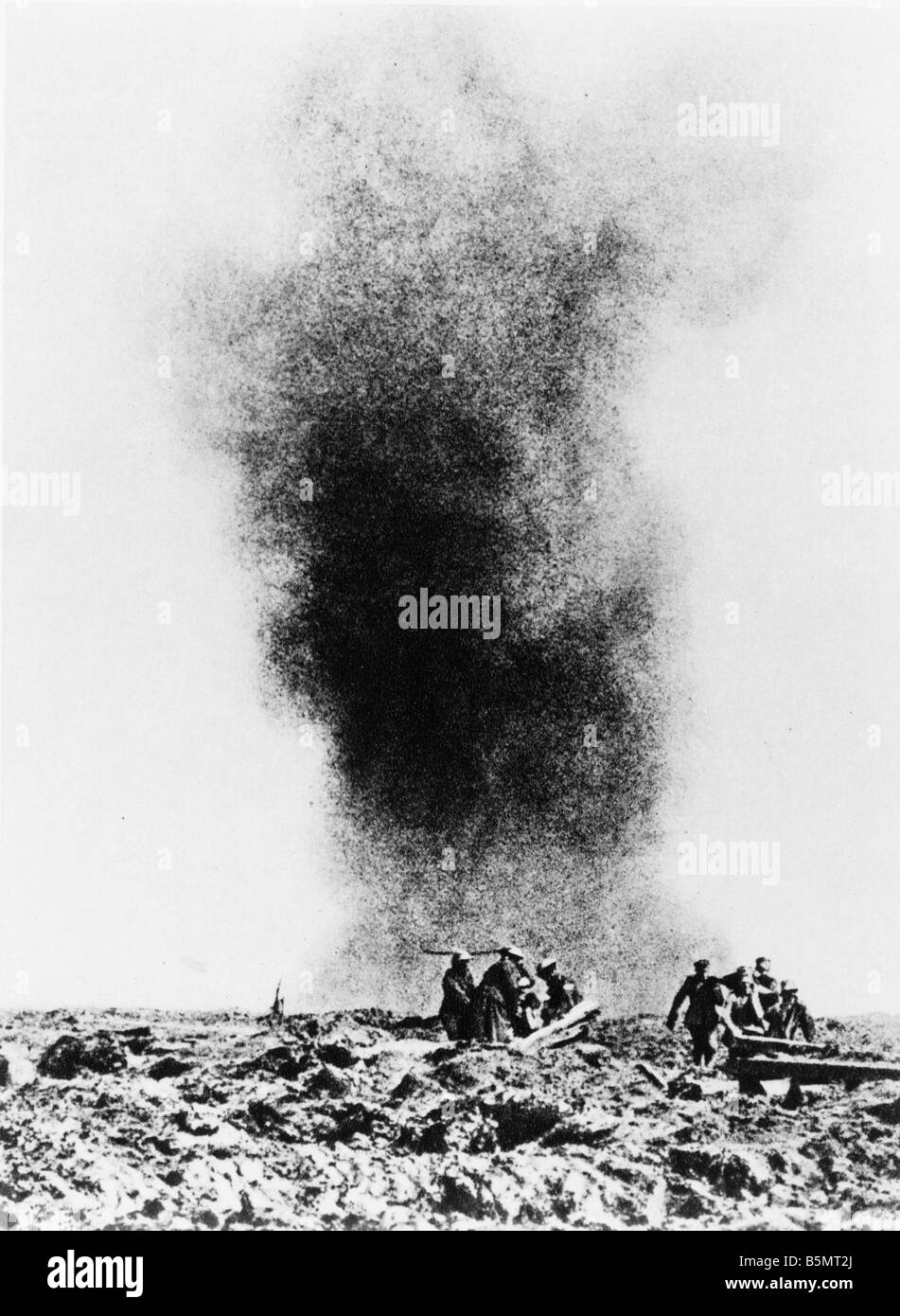 9FK 1916 6 23 A1 E Battle of Somme Recovery of wounded 1 World War 1914 ...