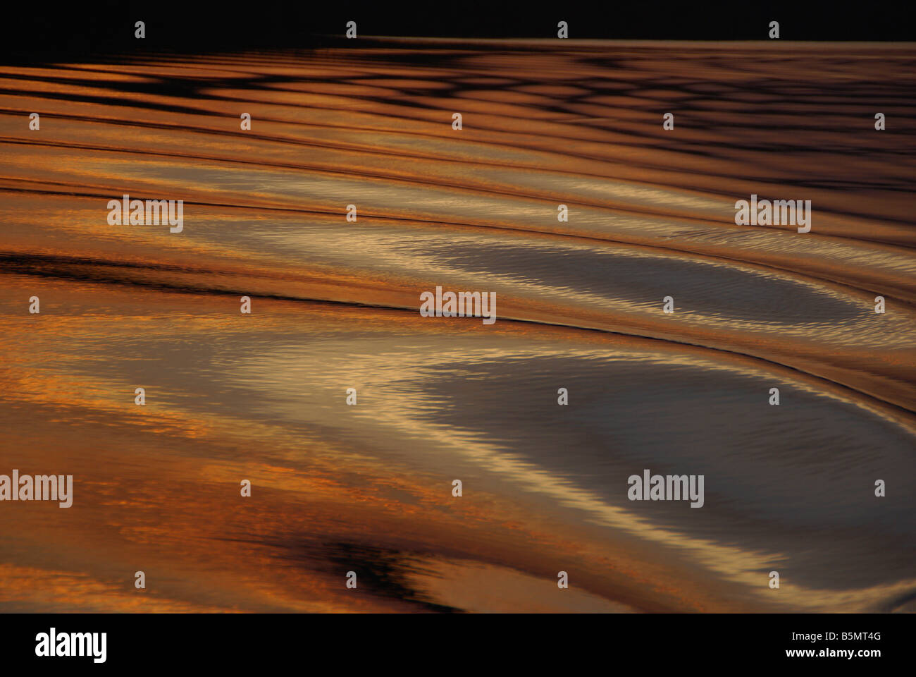 Reflection of wave hi-res stock photography and images - Alamy