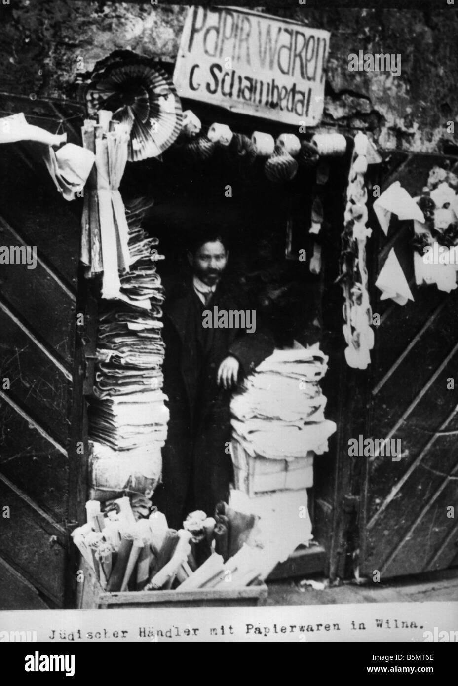 Jewish man in paper hi-res stock photography and images - Alamy