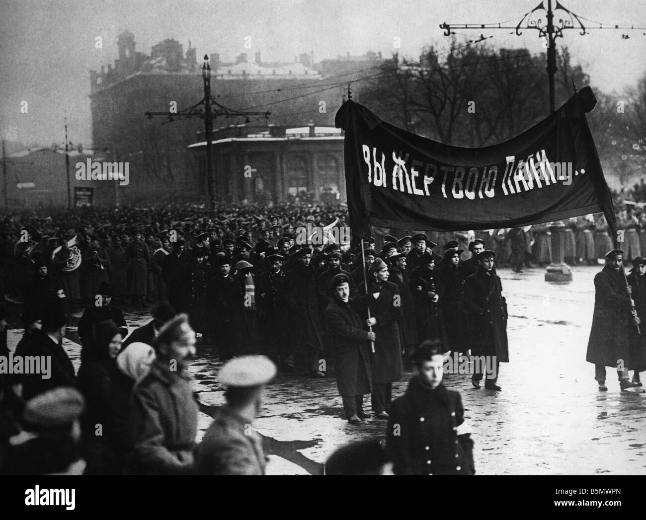 Early 1900s funeral procession hi-res stock photography and images - Alamy