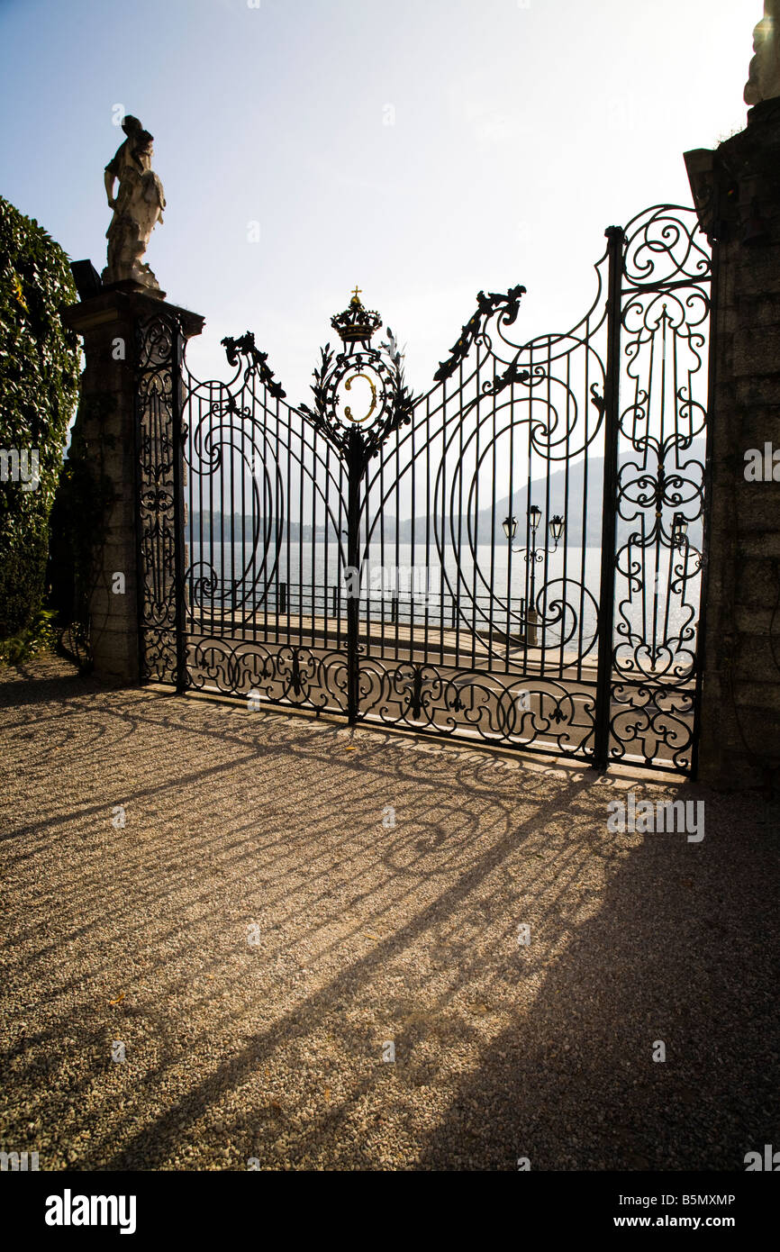 Classic gate hi-res stock photography and images - Alamy