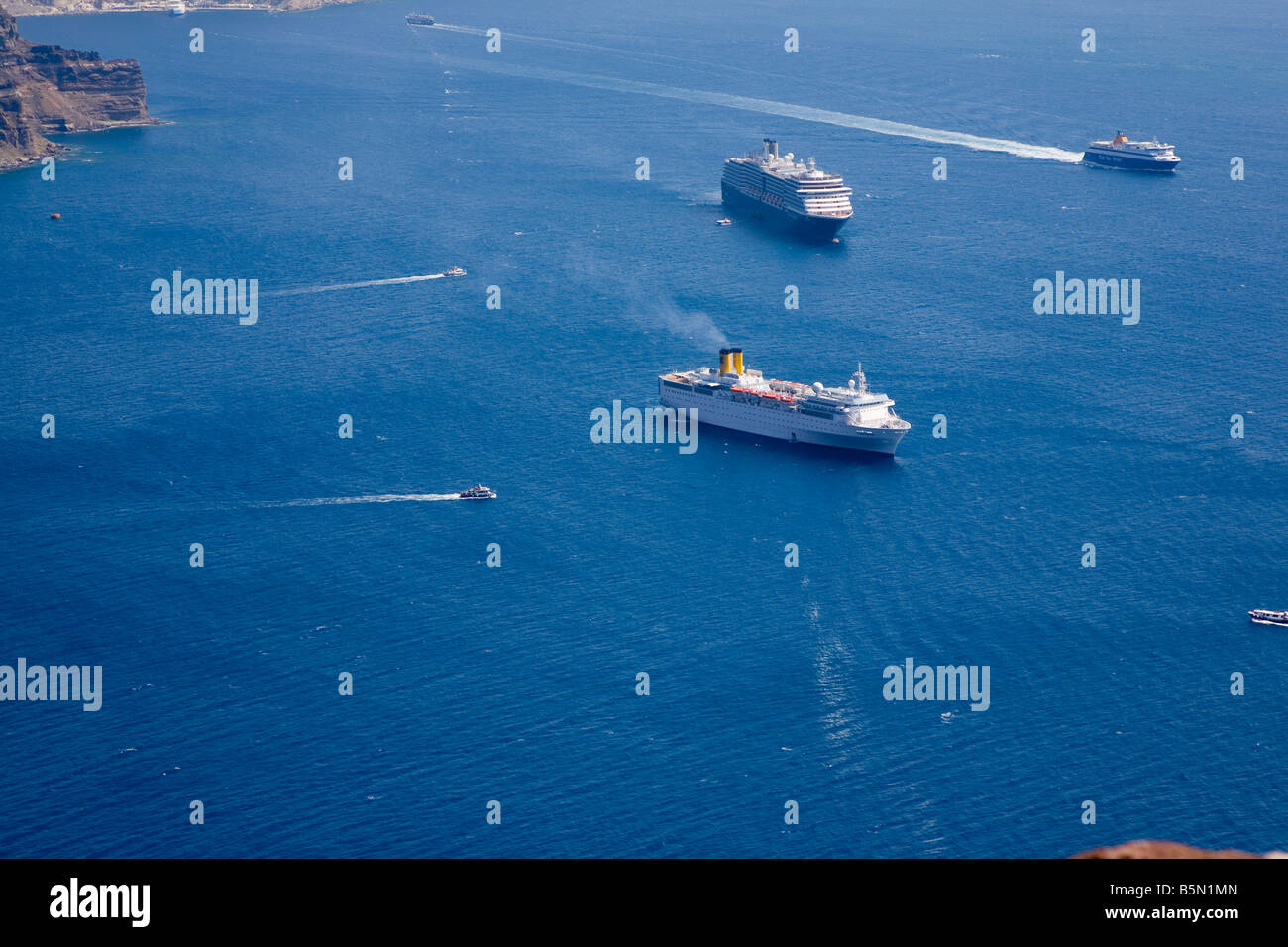 Santorini cruises hi-res stock photography and images - Alamy