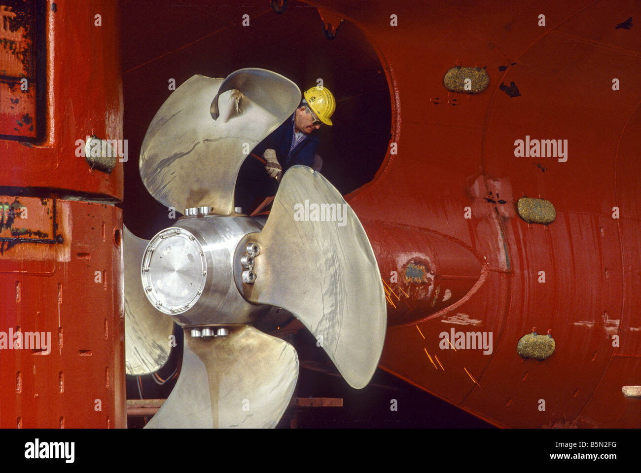 Screw ship hi-res stock photography and images - Alamy