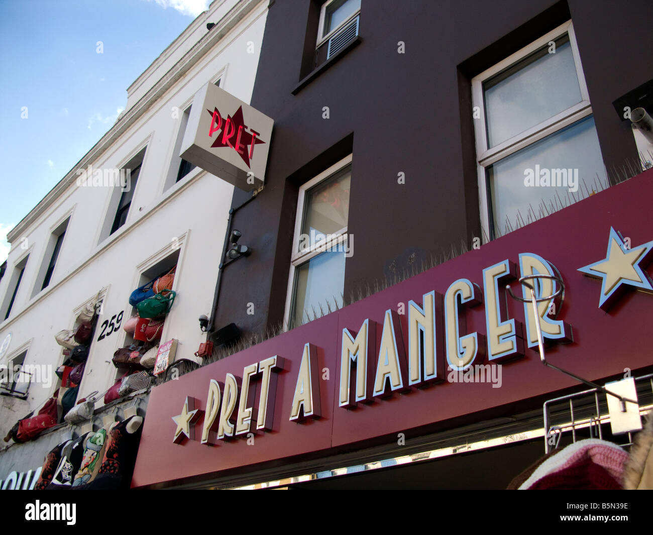 Pret a manger sign hi-res stock photography and images - Alamy