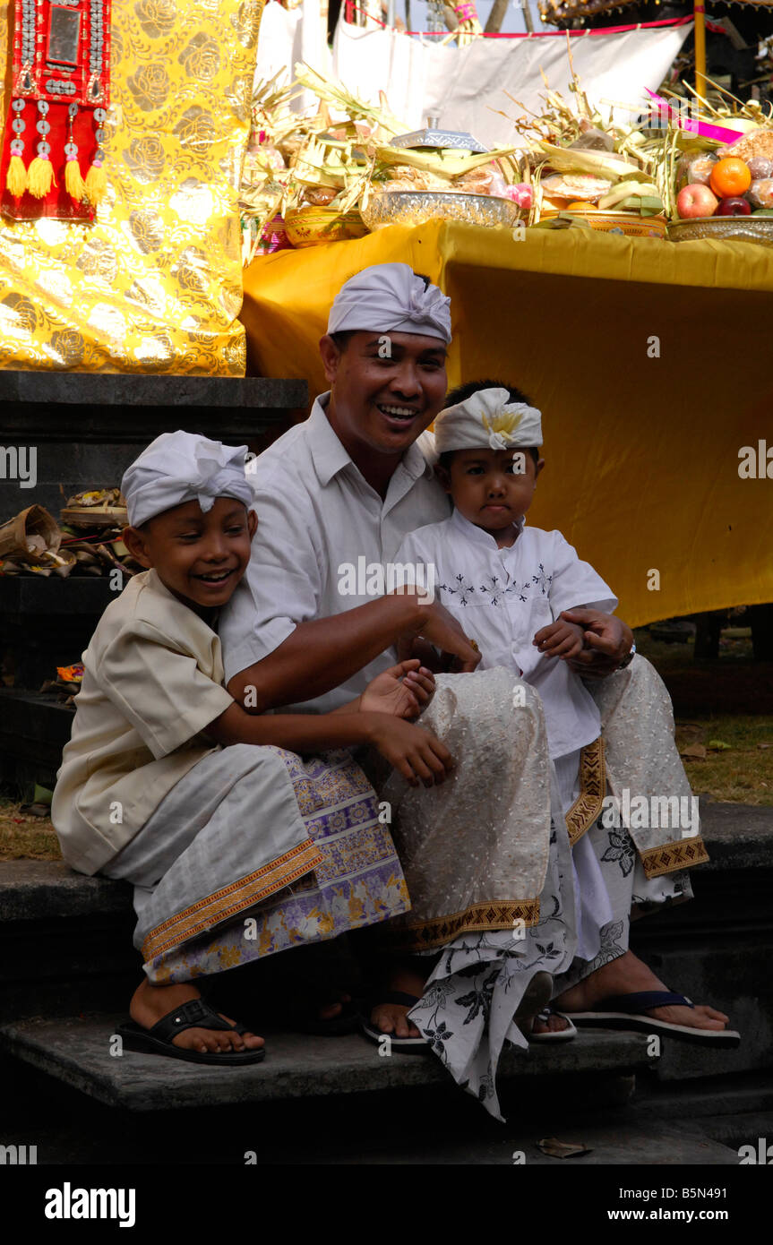 Balinese family hi-res stock photography and images - Alamy