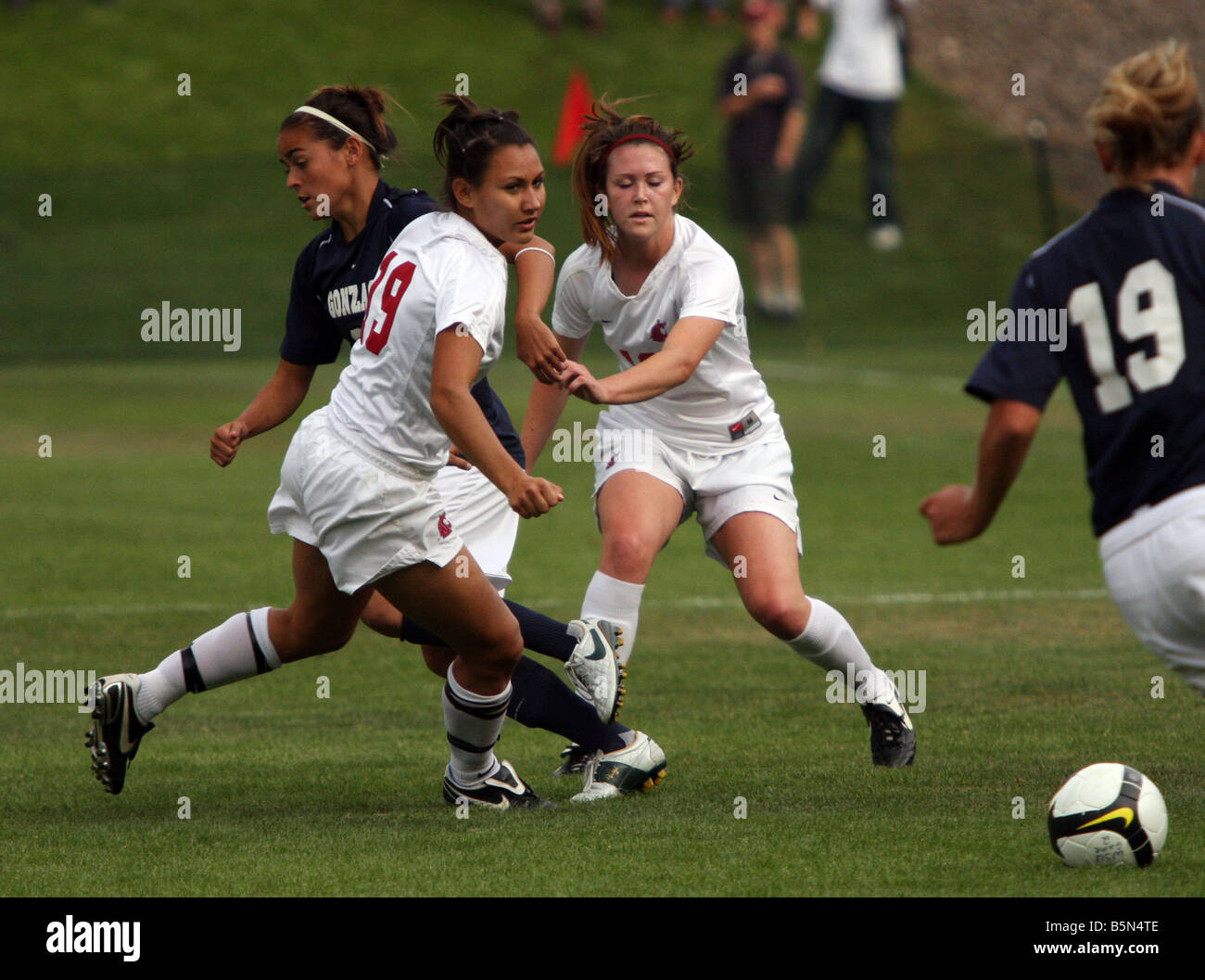 Female soccer players hi-res stock photography and images - Alamy