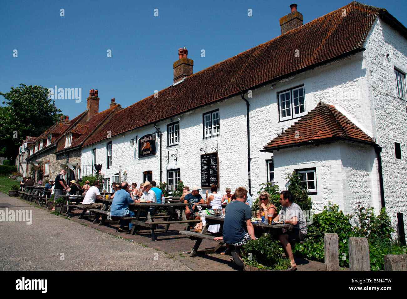 Pub tiger inn hi-res stock photography and images - Alamy