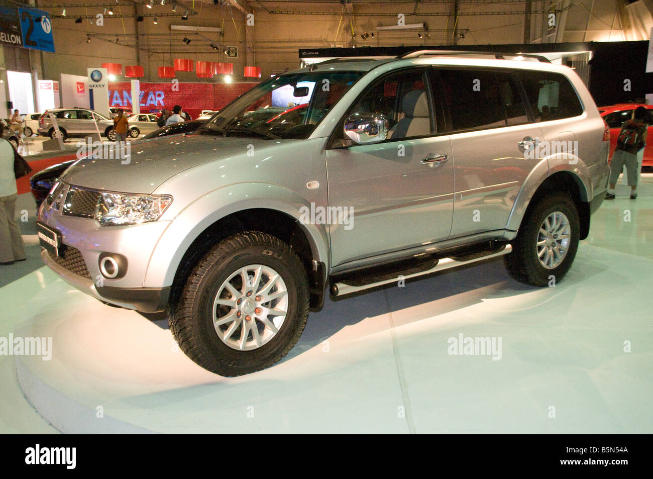 Mitsubishi Motors Pajero Montero Nativa Shogun Sport 2 Stock Photo - Alamy