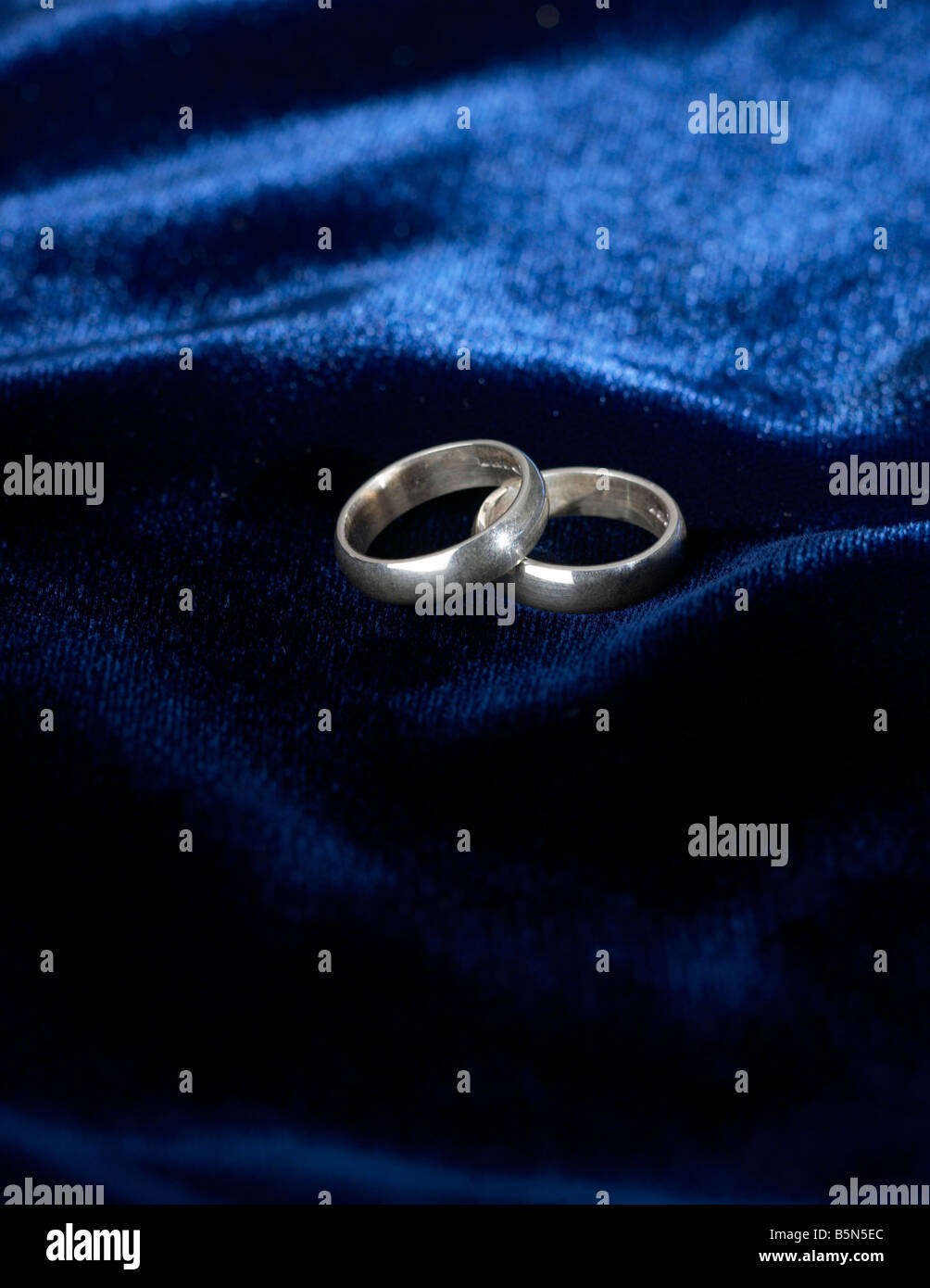 Silver rings hi-res stock photography and images - Alamy