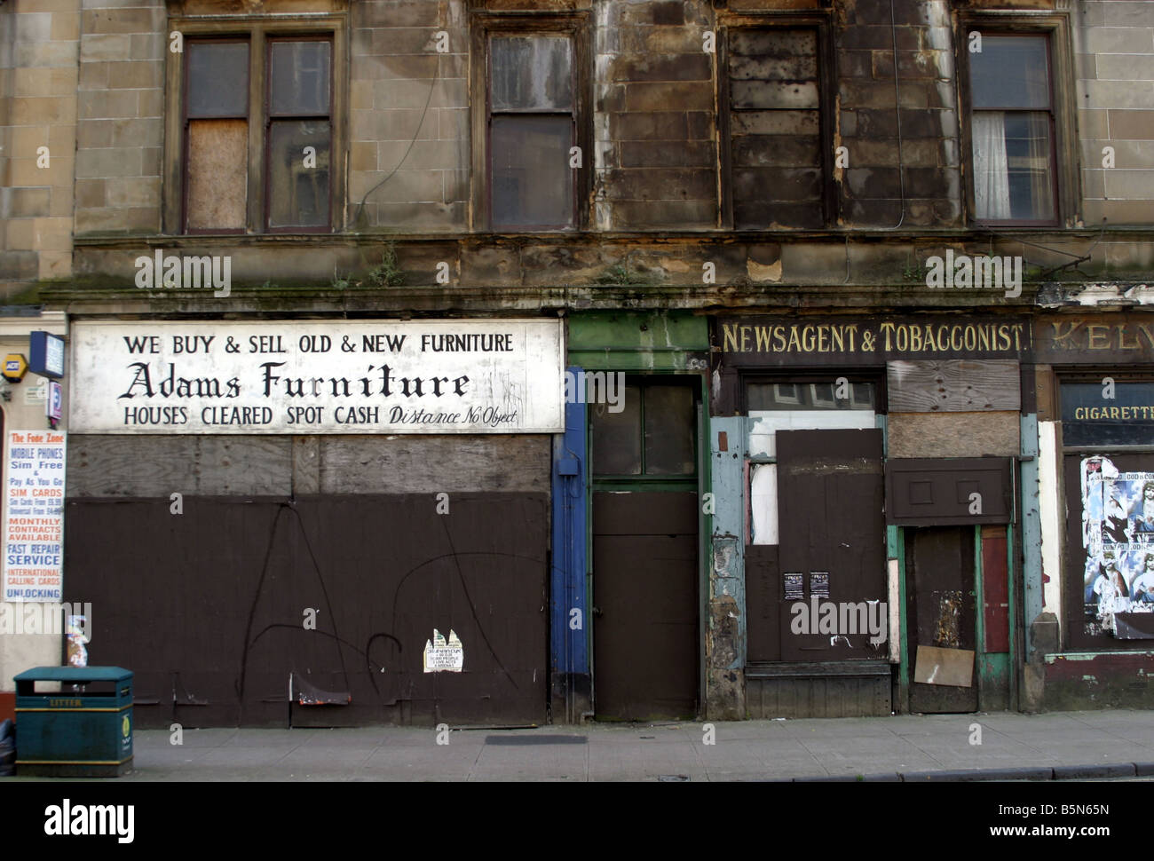 Old shop fronts hi-res stock photography and images - Alamy