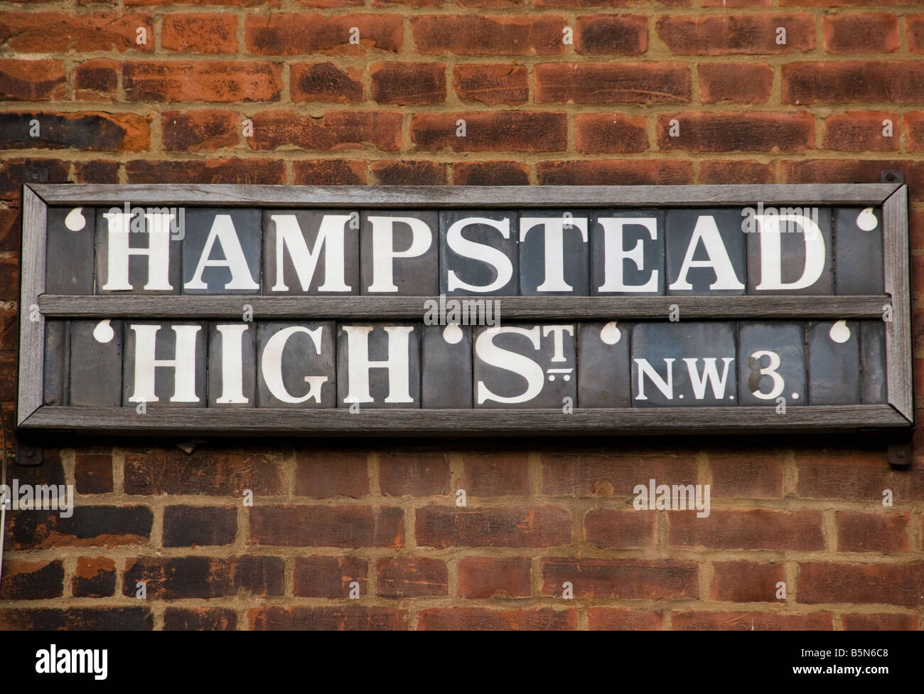 Hampstead high st nw3 hi-res stock photography and images - Alamy