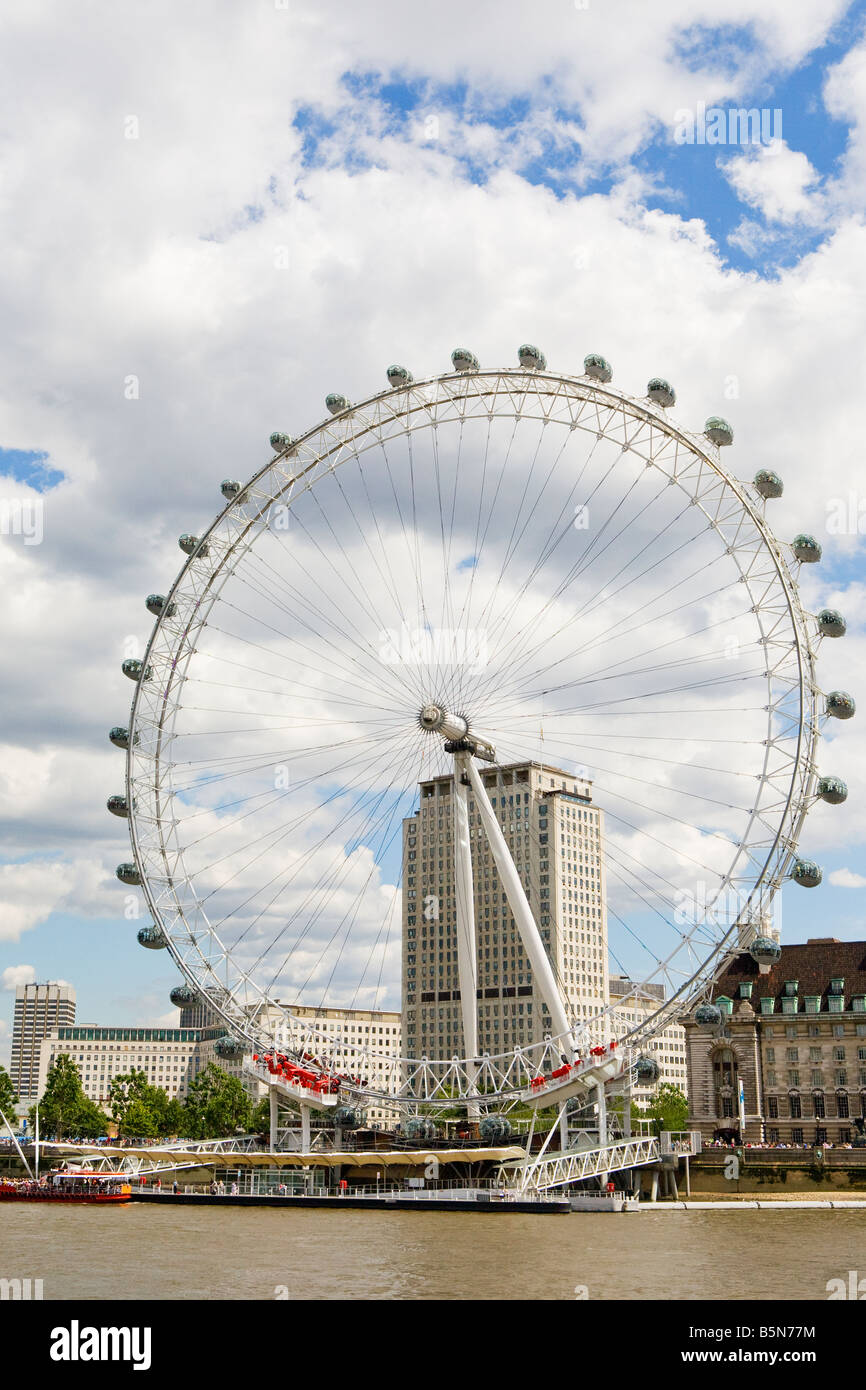 In front of the london eye hi-res stock photography and images - Alamy